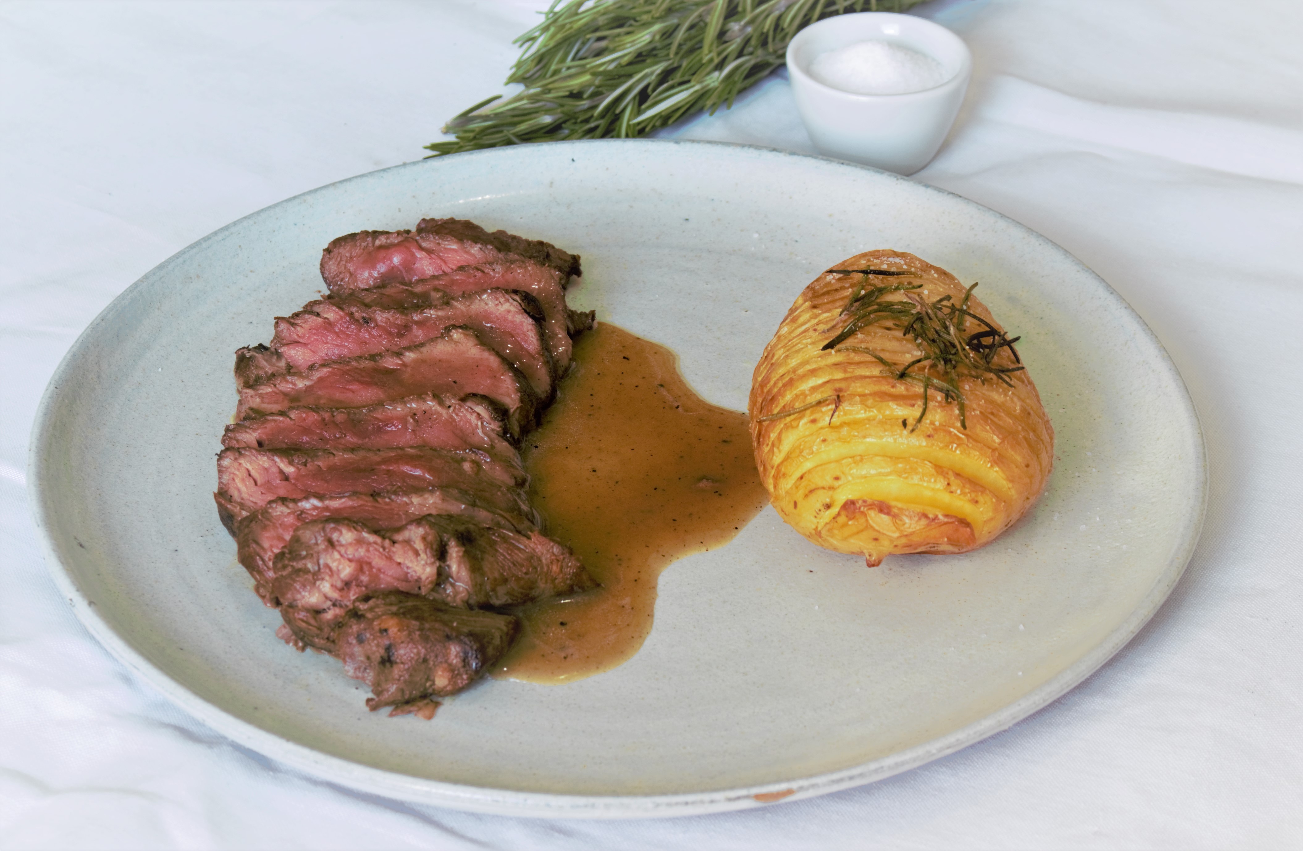 Alcatra ao Molho Roti com Batata Hasselbeck e Flor de Sal - The Market ...