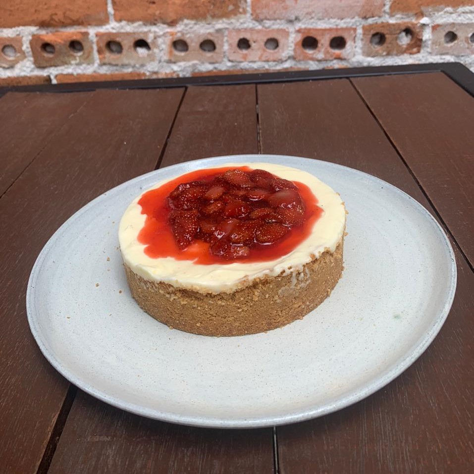 Torta Cheese Cake com Geléia de Morango - Serve 4 pessoas - The Market ...