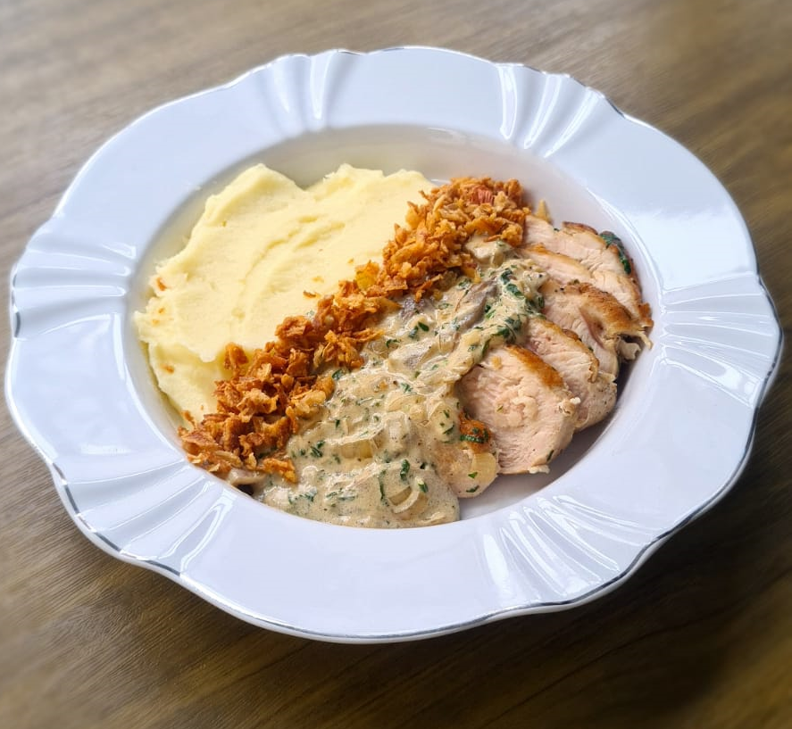 Frango ao Molho Paris com Cebola Crispy - The Market l O Mercado de ...