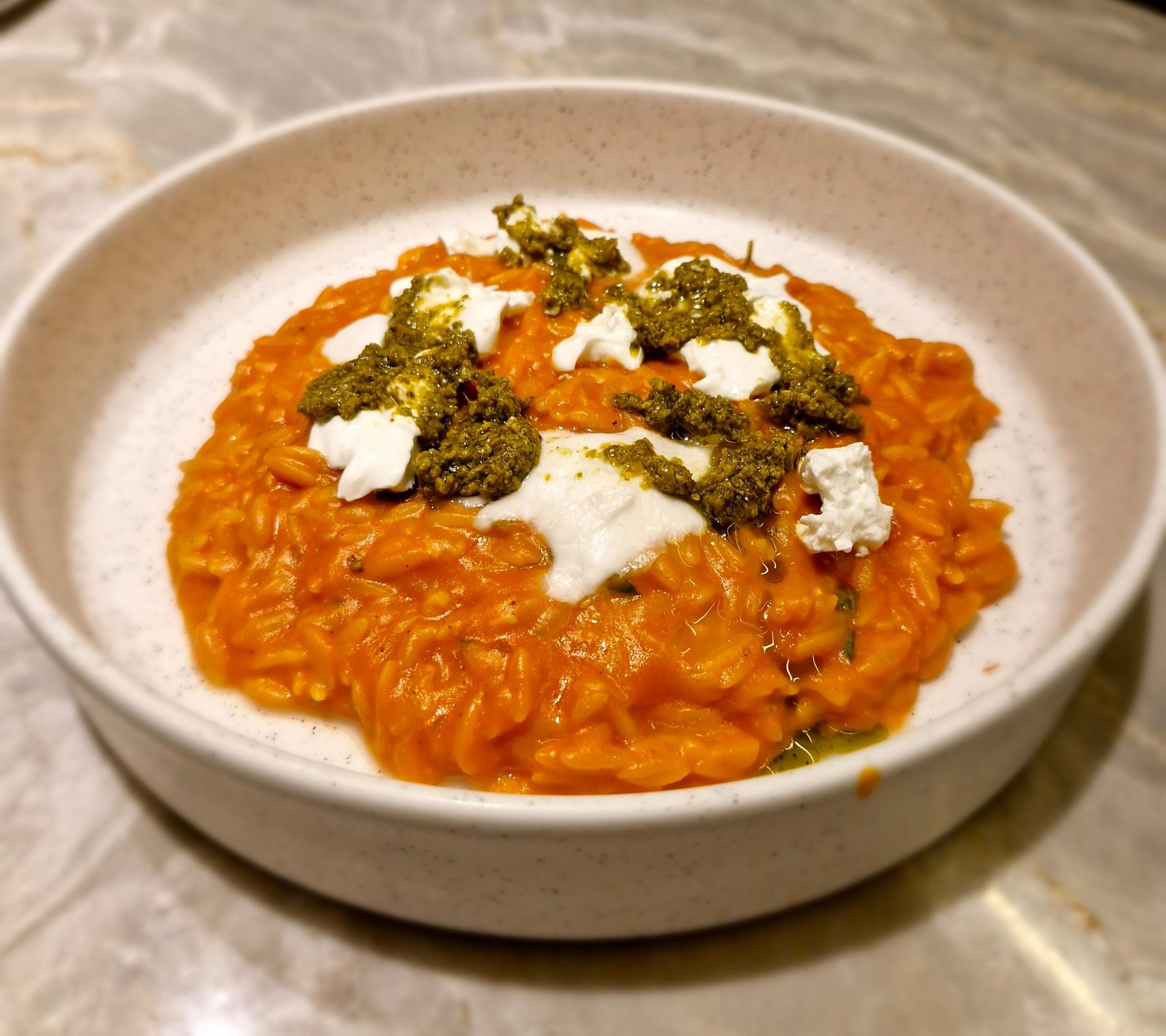 Risoni Cremoso de Tomate com Pesto e Ricota - The Market l O Mercado de ...